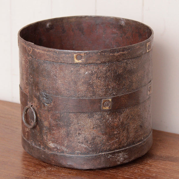 Rustic Metal Measuring Pot - Ironware - Scaramanga